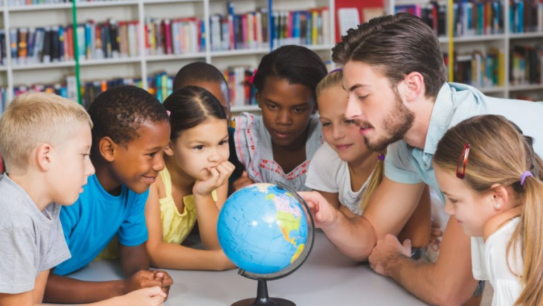 Formation enseignant guide, enseignant complice - Commeunique